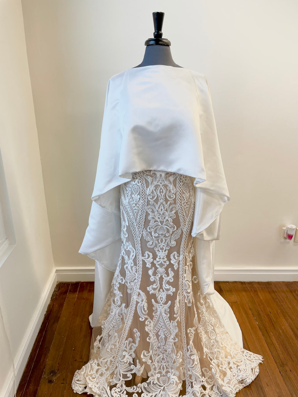 Chapel Cape – Vesa Brides